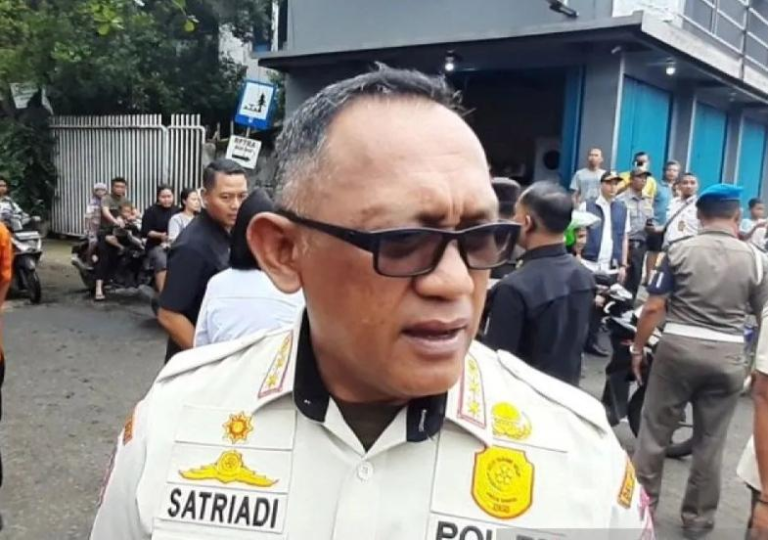 Satpol PP DKI Tertibkan Pedagang Takjil di Trotoar Selama Ramadhan ...